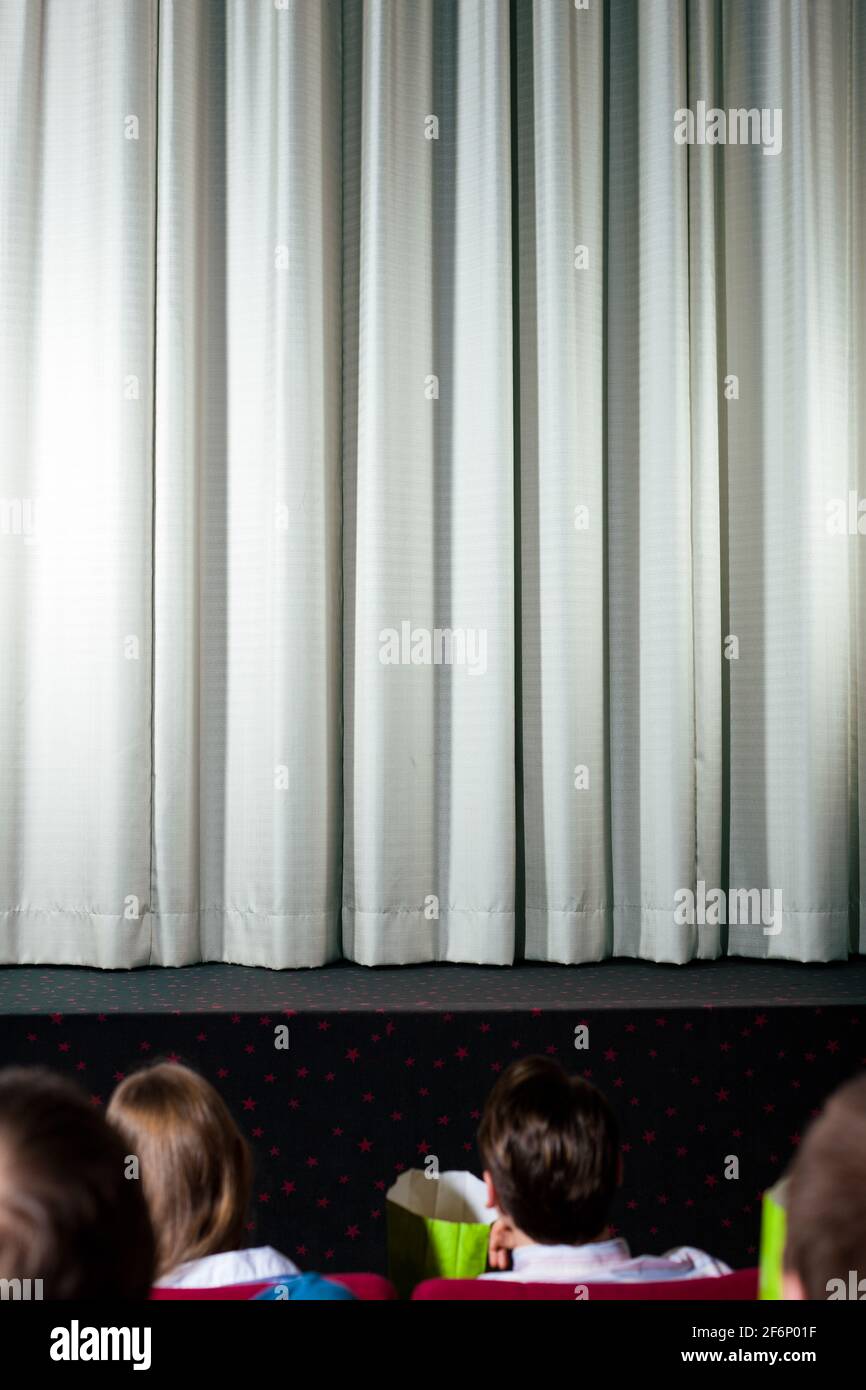 Movie premiere waiting hi-res stock photography and images - Alamy