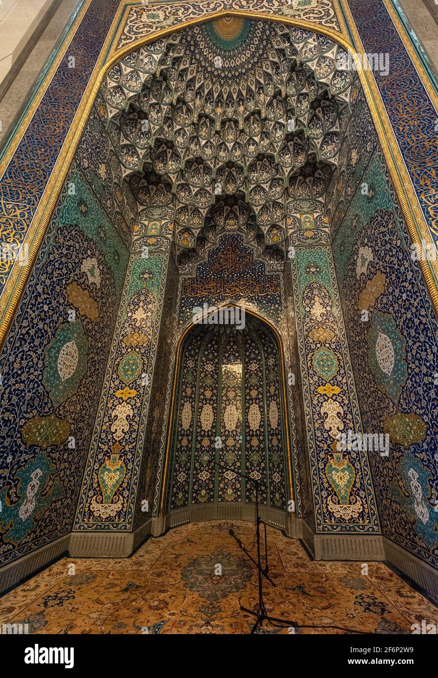The mihrab in the Sultan Qaboos Grand Mosque, Muscat, Oman Stock Photo ...