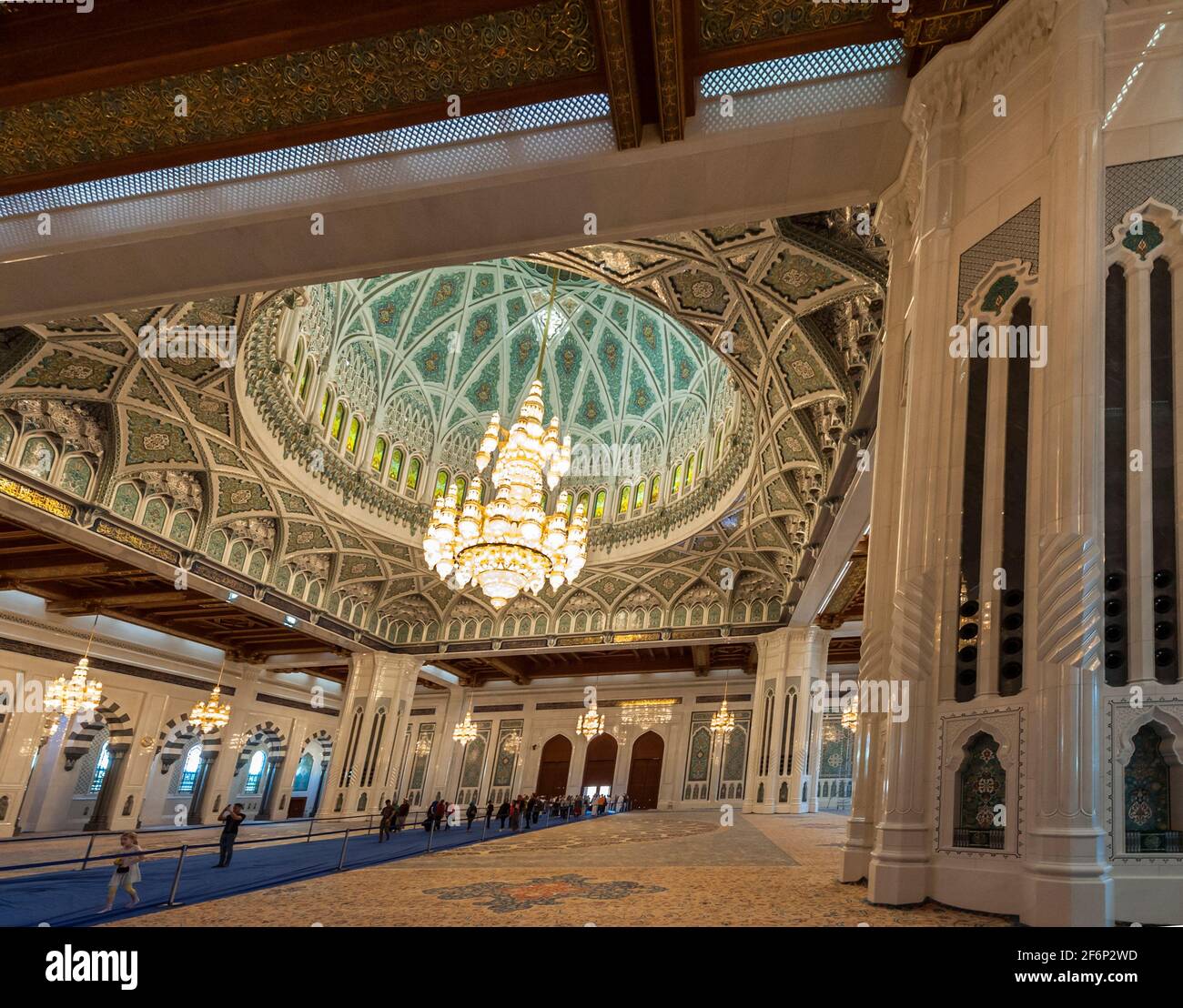 The main prayer hall of the Sultan Qaboos Grand Mosque, Muscat, Oman ...