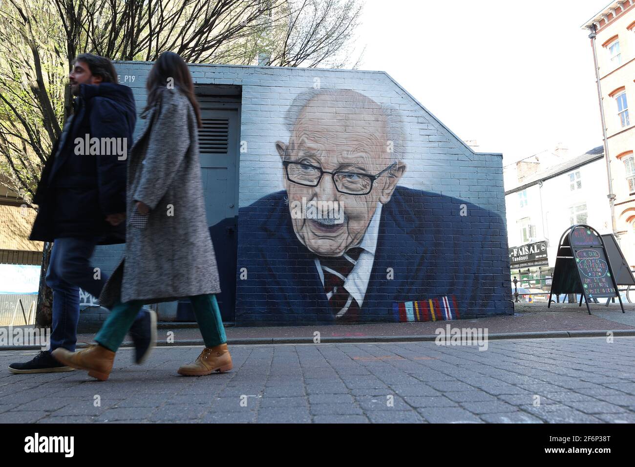 Sir captain tom moore mural hi-res stock photography and images - Alamy