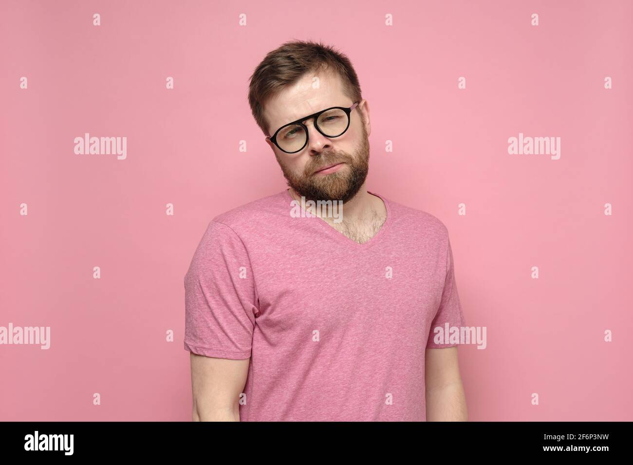 Suspicious man hi-res stock photography and images - Alamy