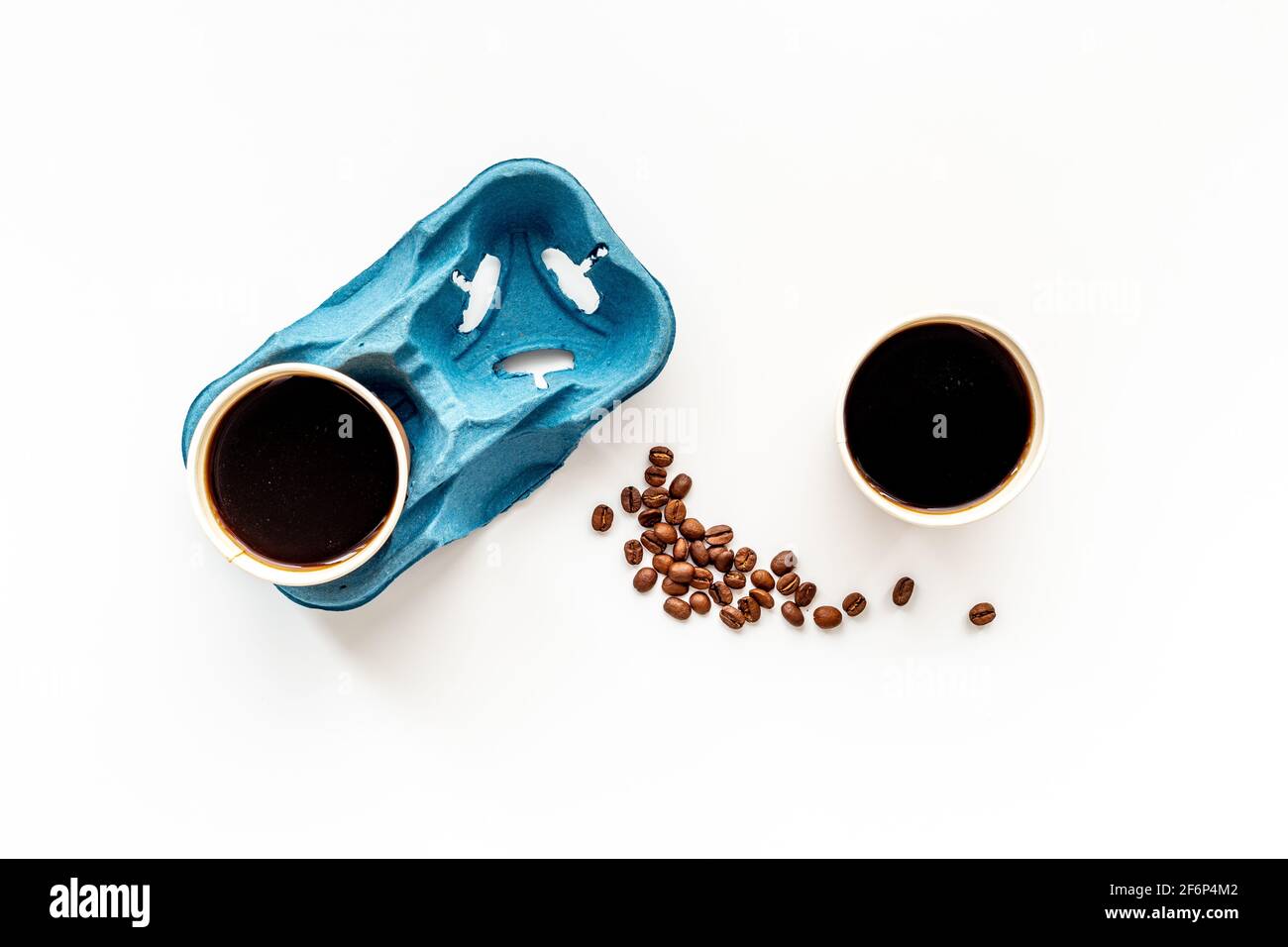 Paper coffee cups with coffee beans. Top view Stock Photo - Alamy