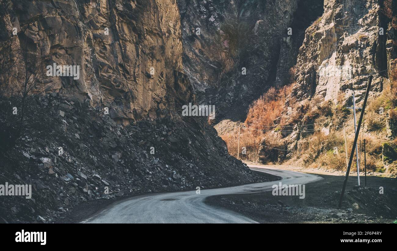Dirt road through rocky hi-res stock photography and images - Alamy