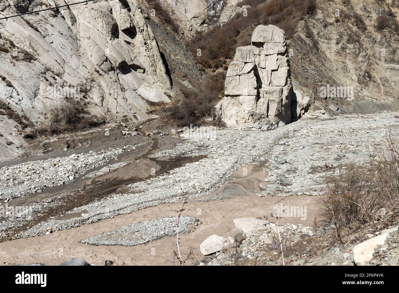 Rock riverbed hi-res stock photography and images - Alamy