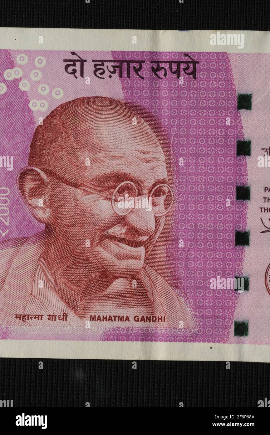 Two thousand rupees note hi-res stock photography and images - Alamy
