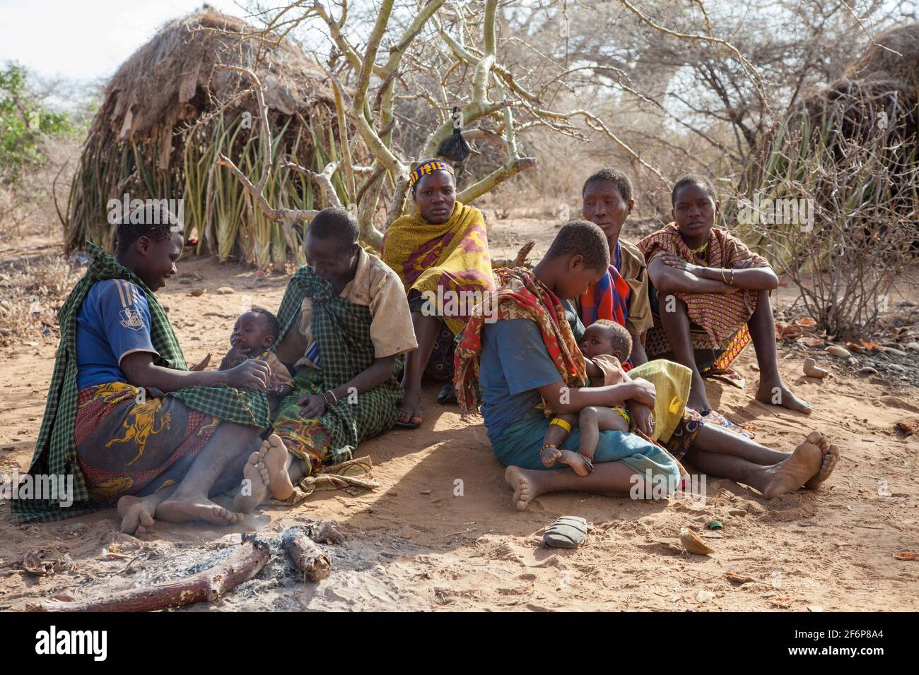 Hadza hunter gatherers hi-res stock photography and images - Alamy