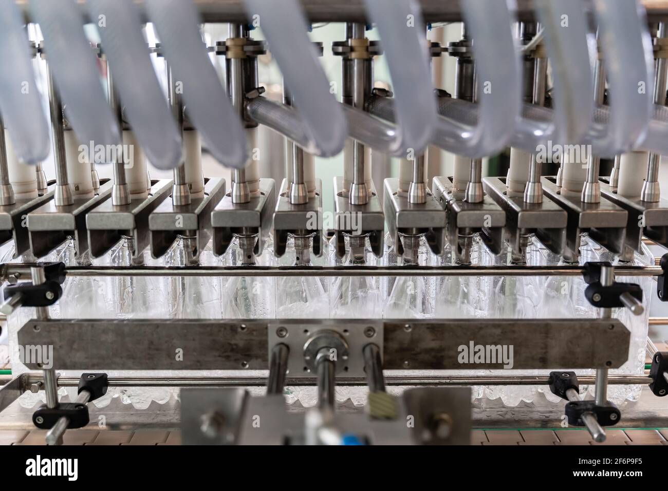 Process filling plastic bottles hi-res stock photography and images - Alamy