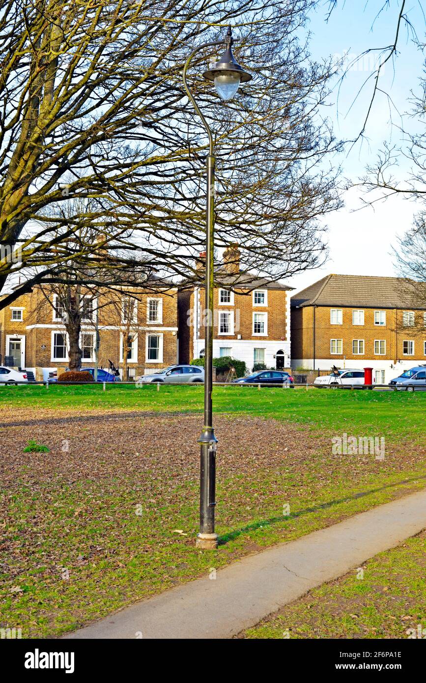 Lamp at park hi-res stock photography and images - Alamy