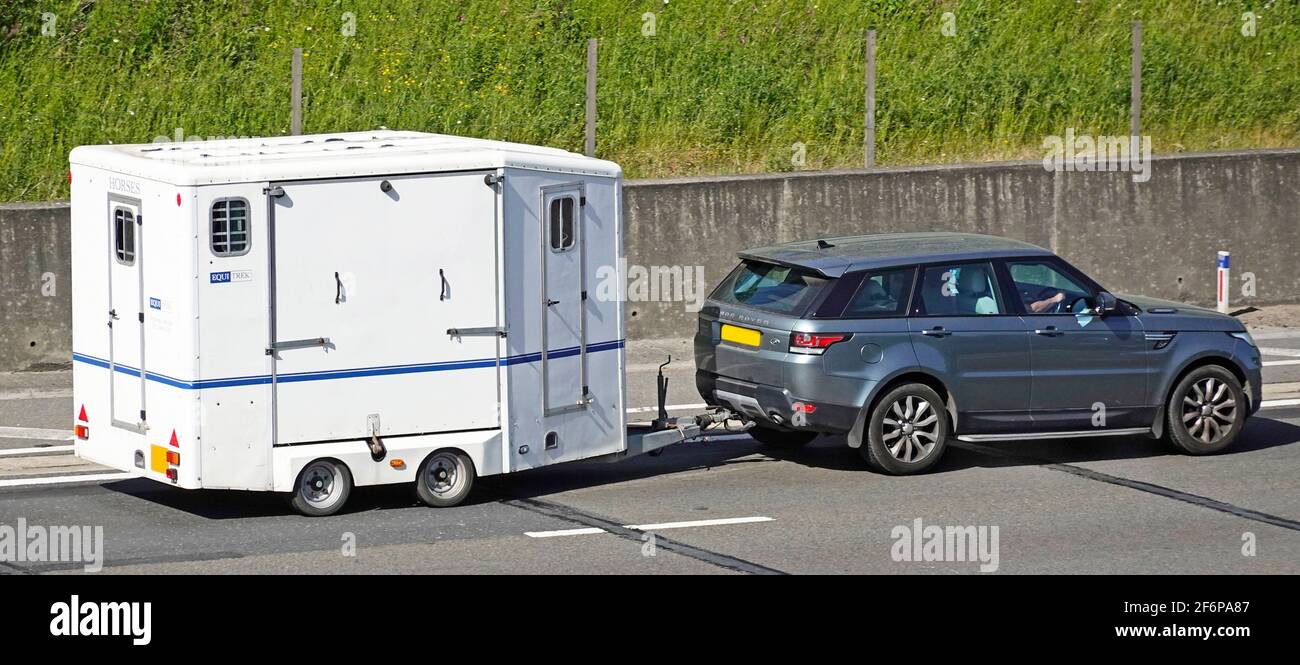 Loading a horse box hi-res stock photography and images - Alamy