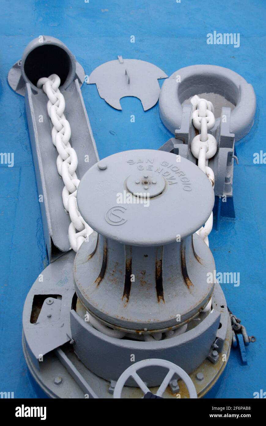 Steel chain links anchor hi-res stock photography and images - Alamy
