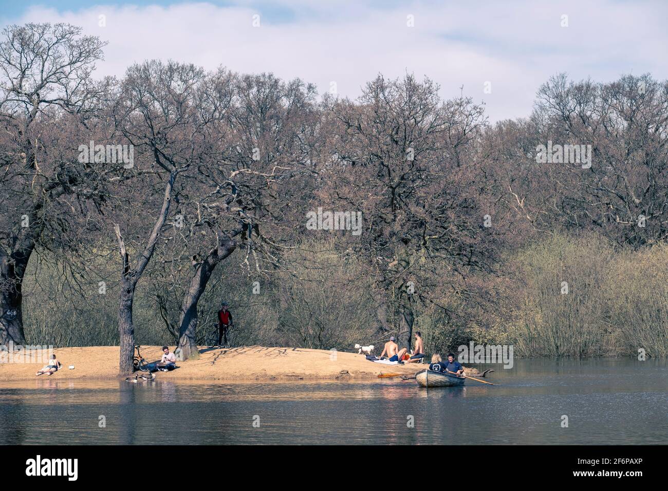 Hollow ponds leytonstone hi-res stock photography and images - Alamy