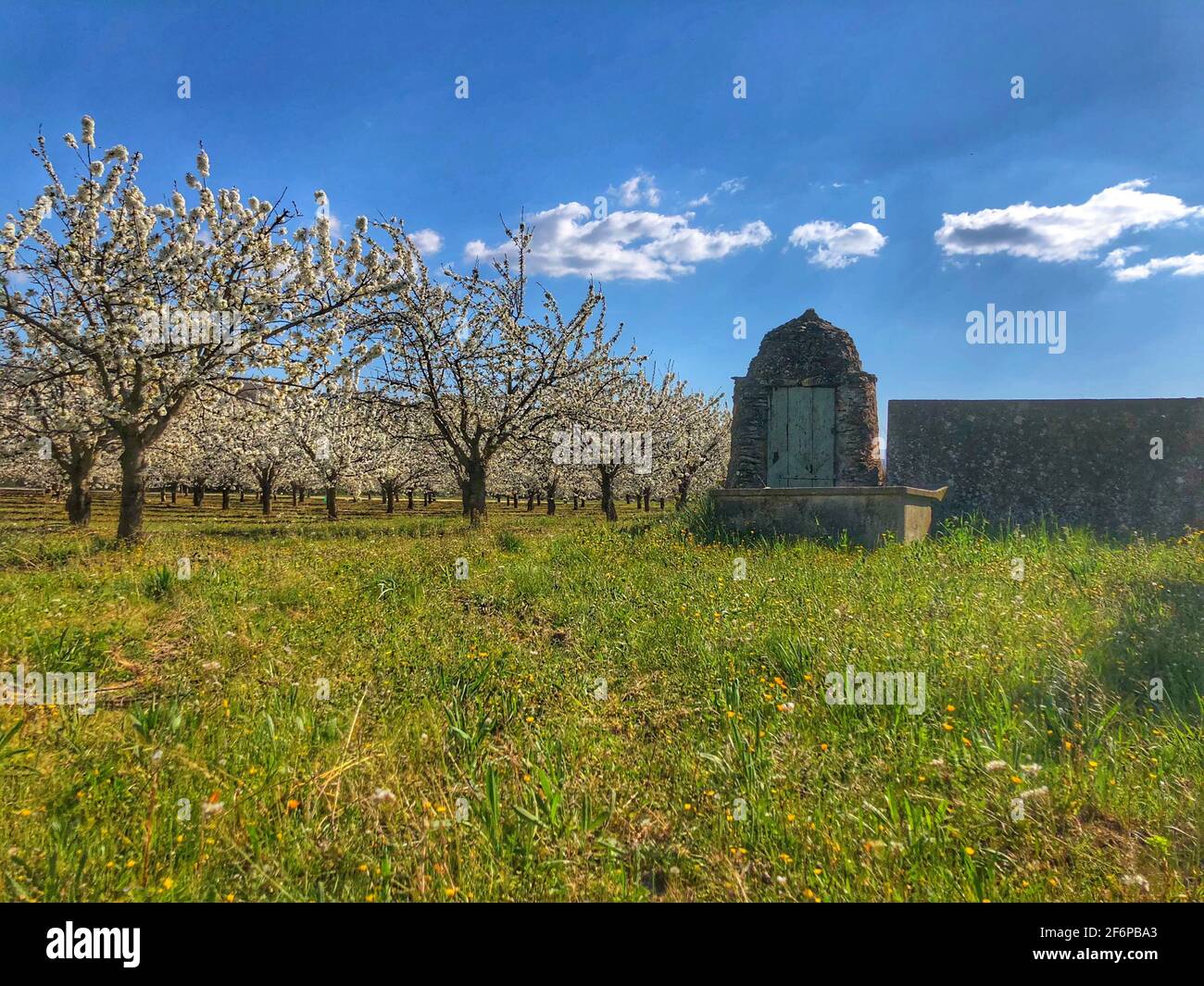 Villars in luberon provence france hi-res stock photography and images ...