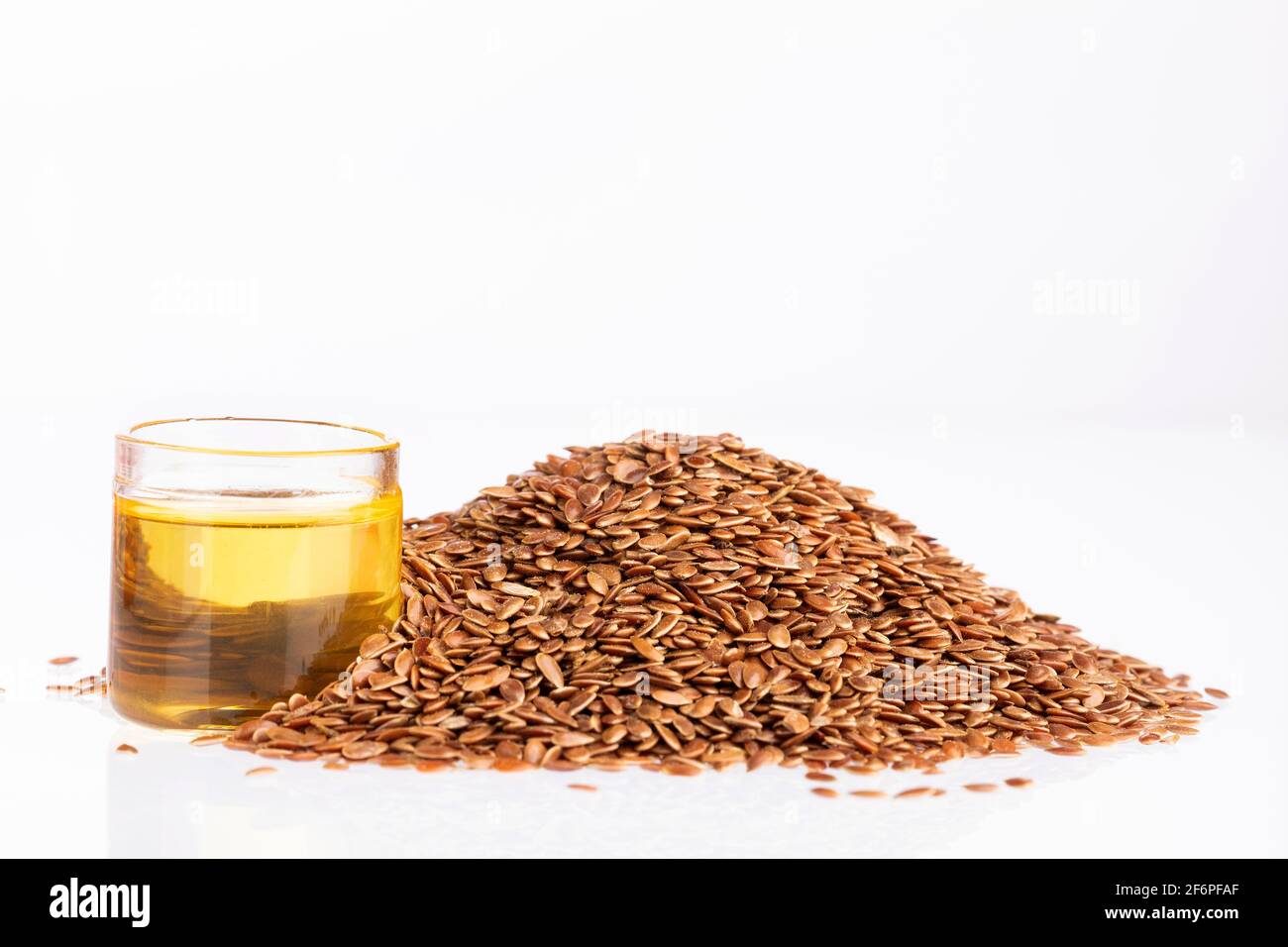 Seeds and linseed oil - Linum usitatissimum Stock Photo - Alamy