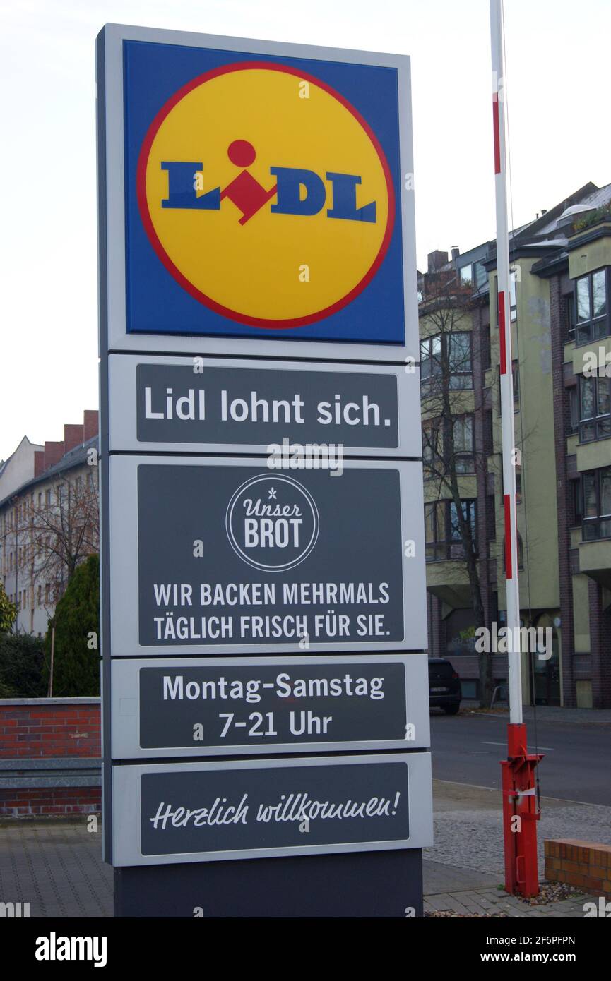 Lidl tienda hi-res stock photography and images - Alamy