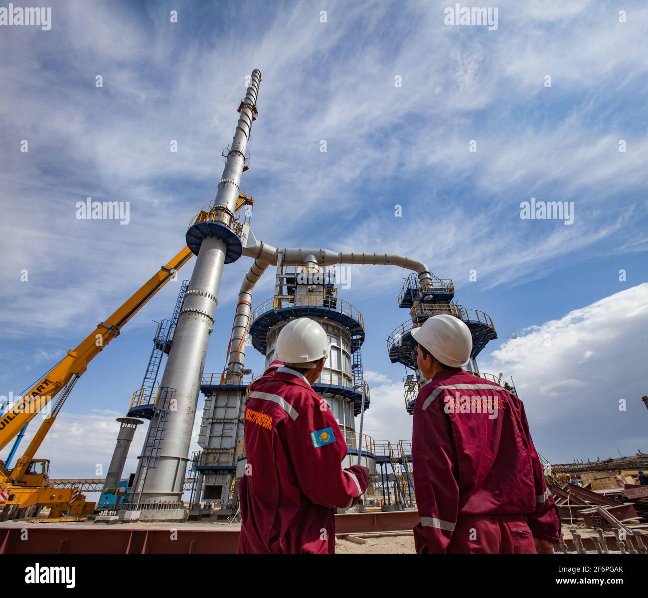 Column distillation hi-res stock photography and images - Alamy