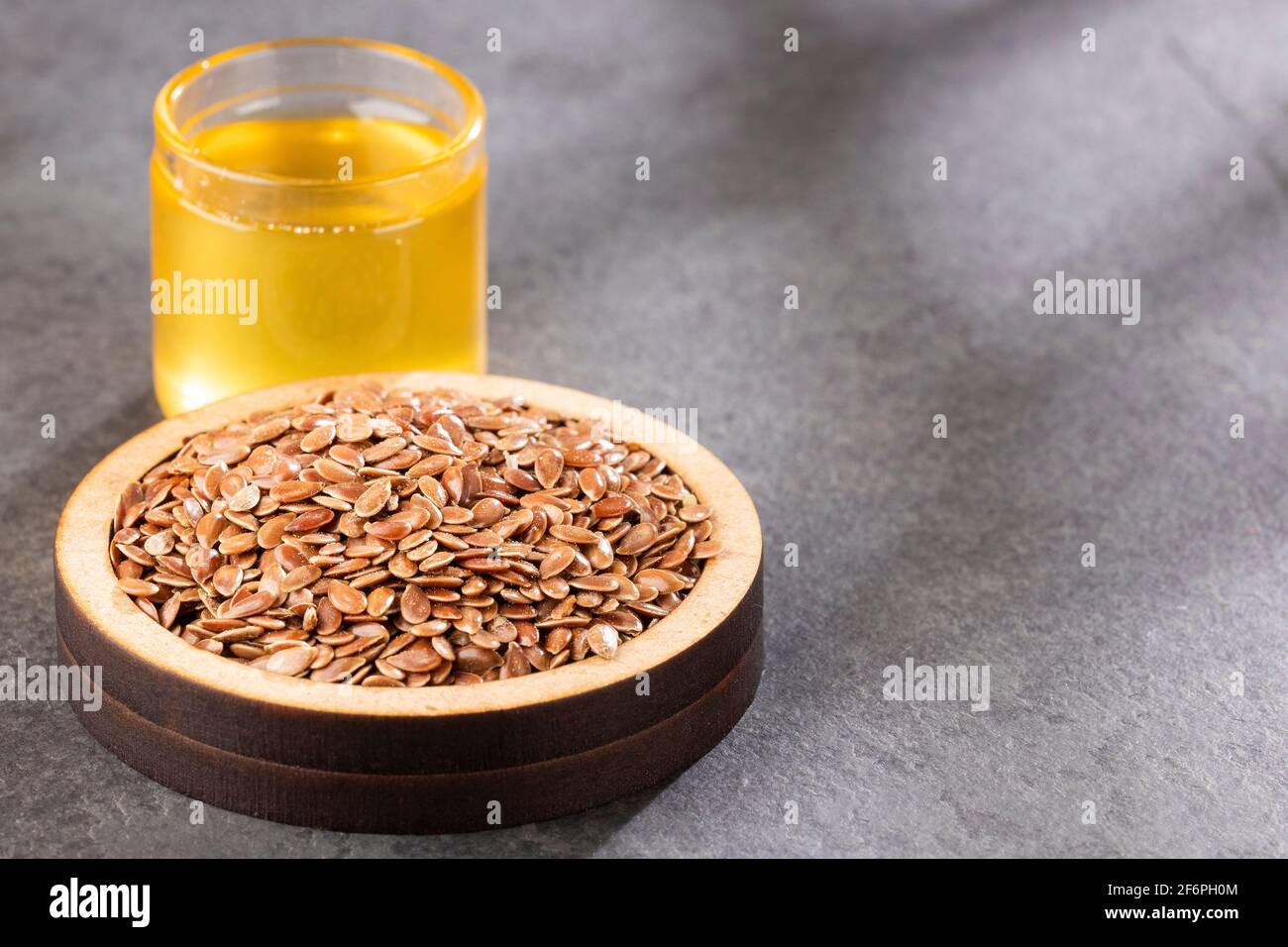 Seeds and linseed oil - Linum usitatissimum Stock Photo - Alamy