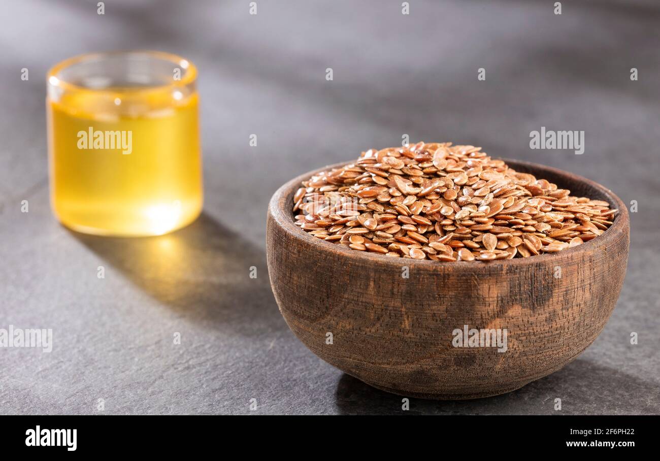 Seeds and linseed oil - Linum usitatissimum Stock Photo - Alamy