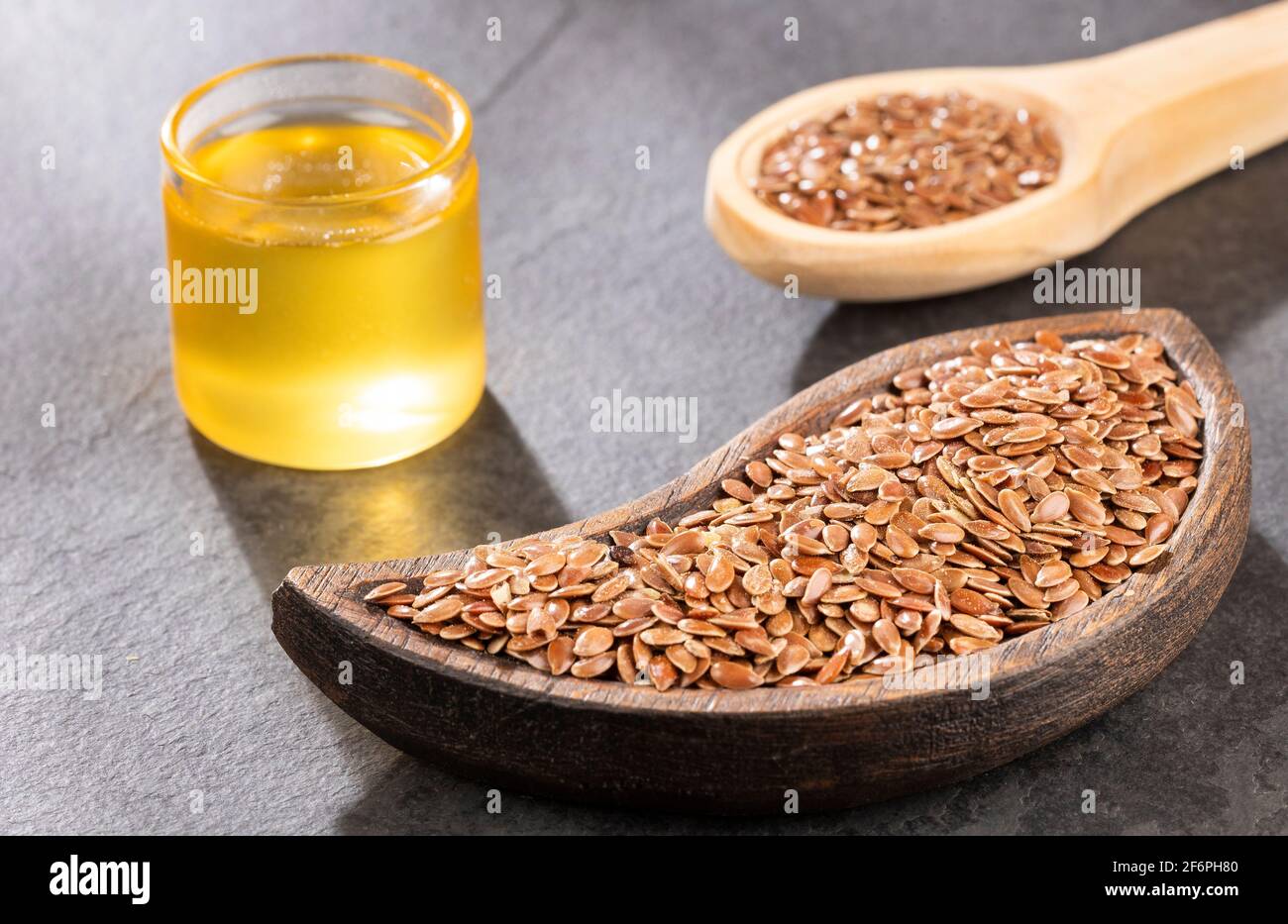 Seeds and linseed oil - Linum usitatissimum Stock Photo - Alamy