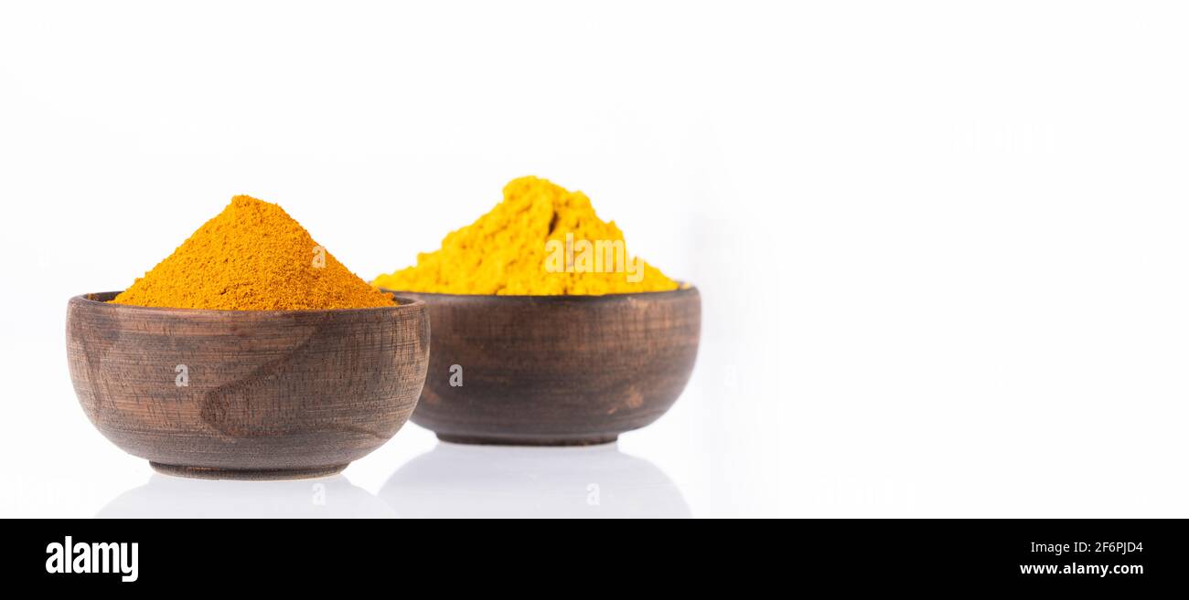 Turmeric and curry in wooden bowls - Text space Stock Photo - Alamy