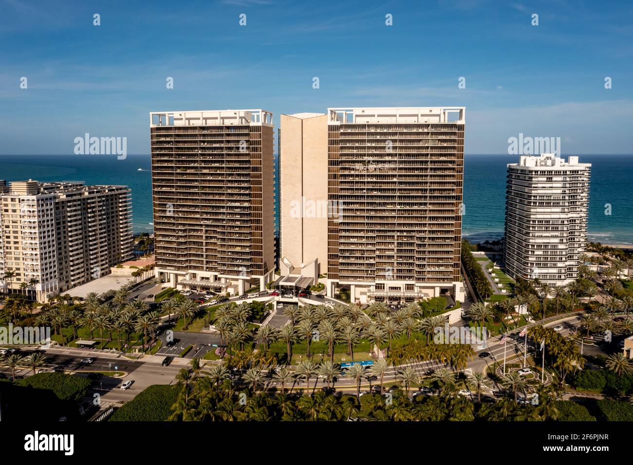 The st regis bal harbour hi-res stock photography and images - Alamy