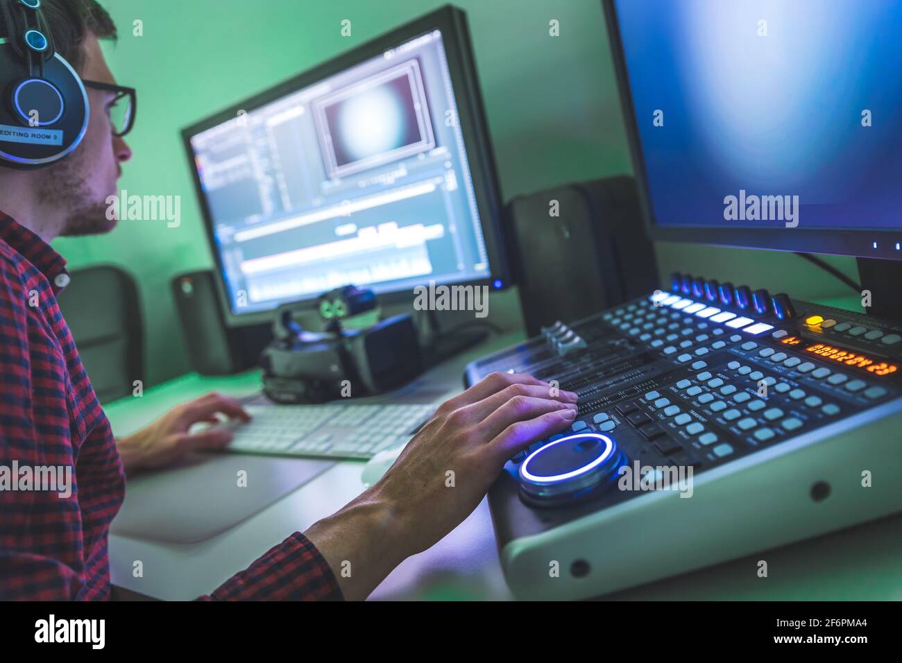 Video editing recording cutting hi-res stock photography and images - Alamy