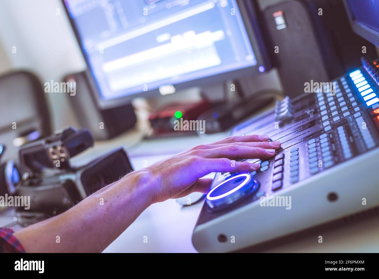 Video editing recording cutting hi-res stock photography and images - Alamy