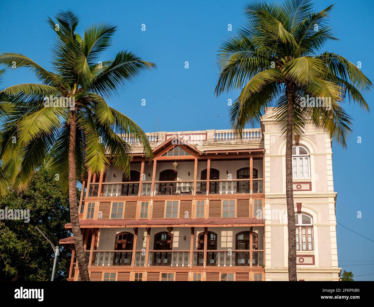 Colorful house mumbai hi-res stock photography and images - Alamy