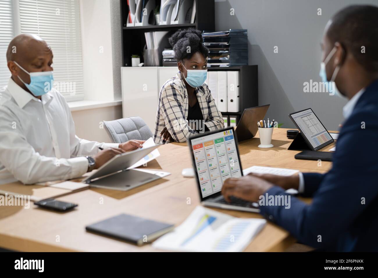 Covid face mask hi-res stock photography and images - Alamy
