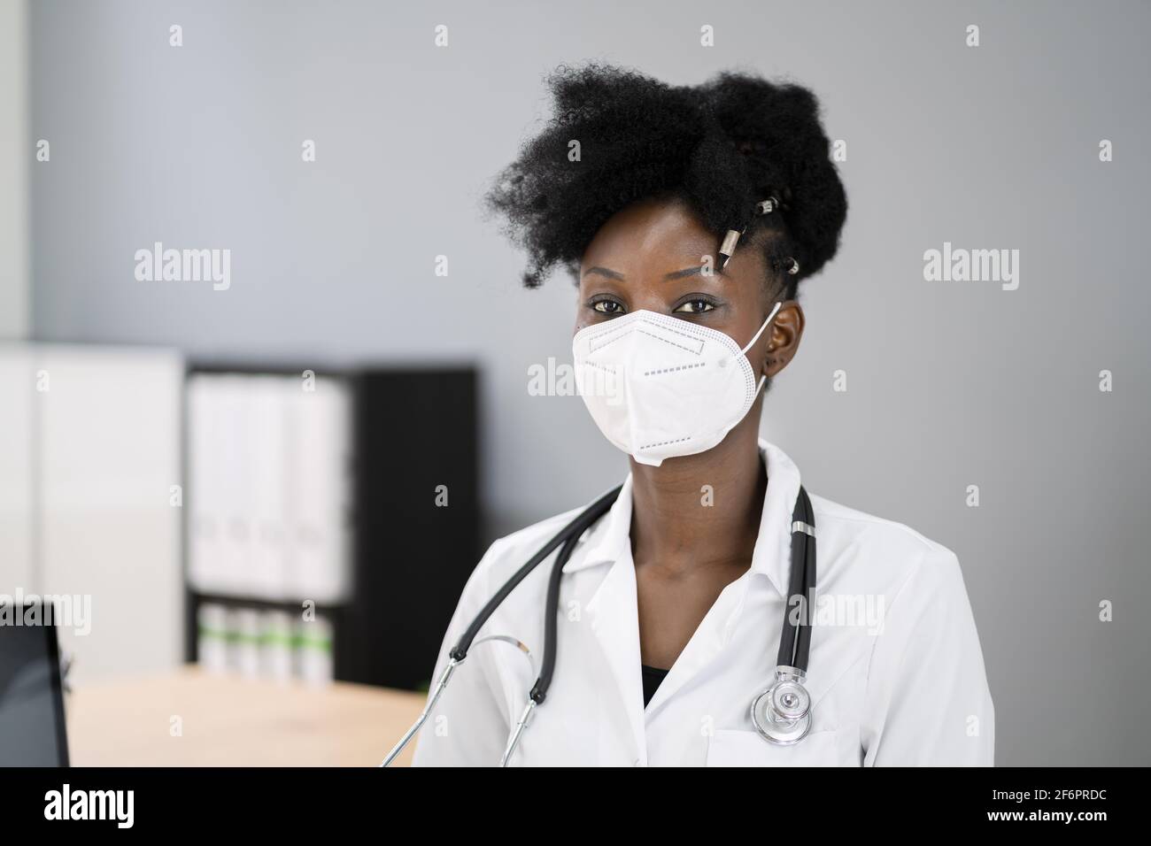 Black doctor wearing white uniform hi-res stock photography and images ...