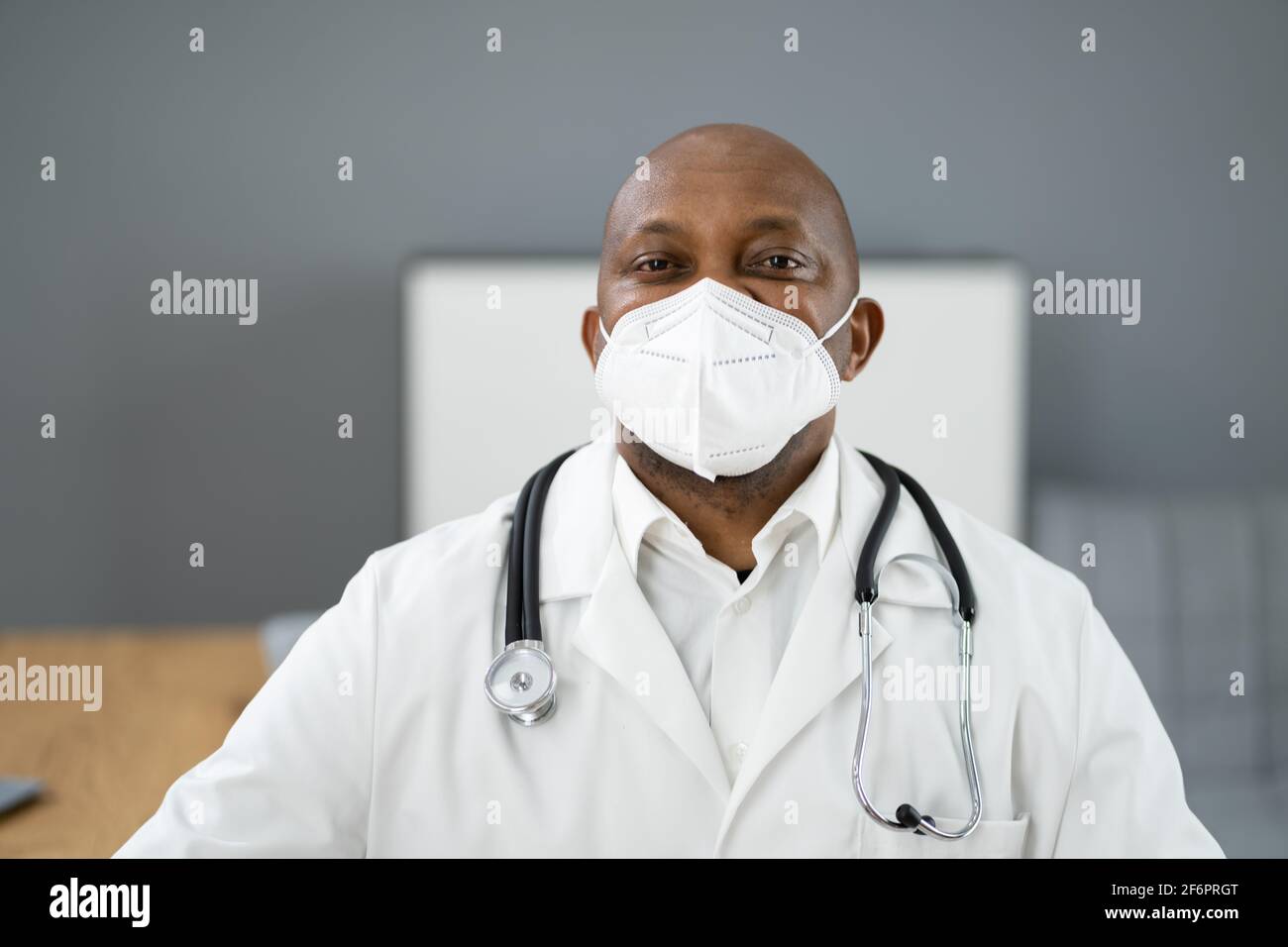 Black doctor wearing white uniform hi-res stock photography and images ...