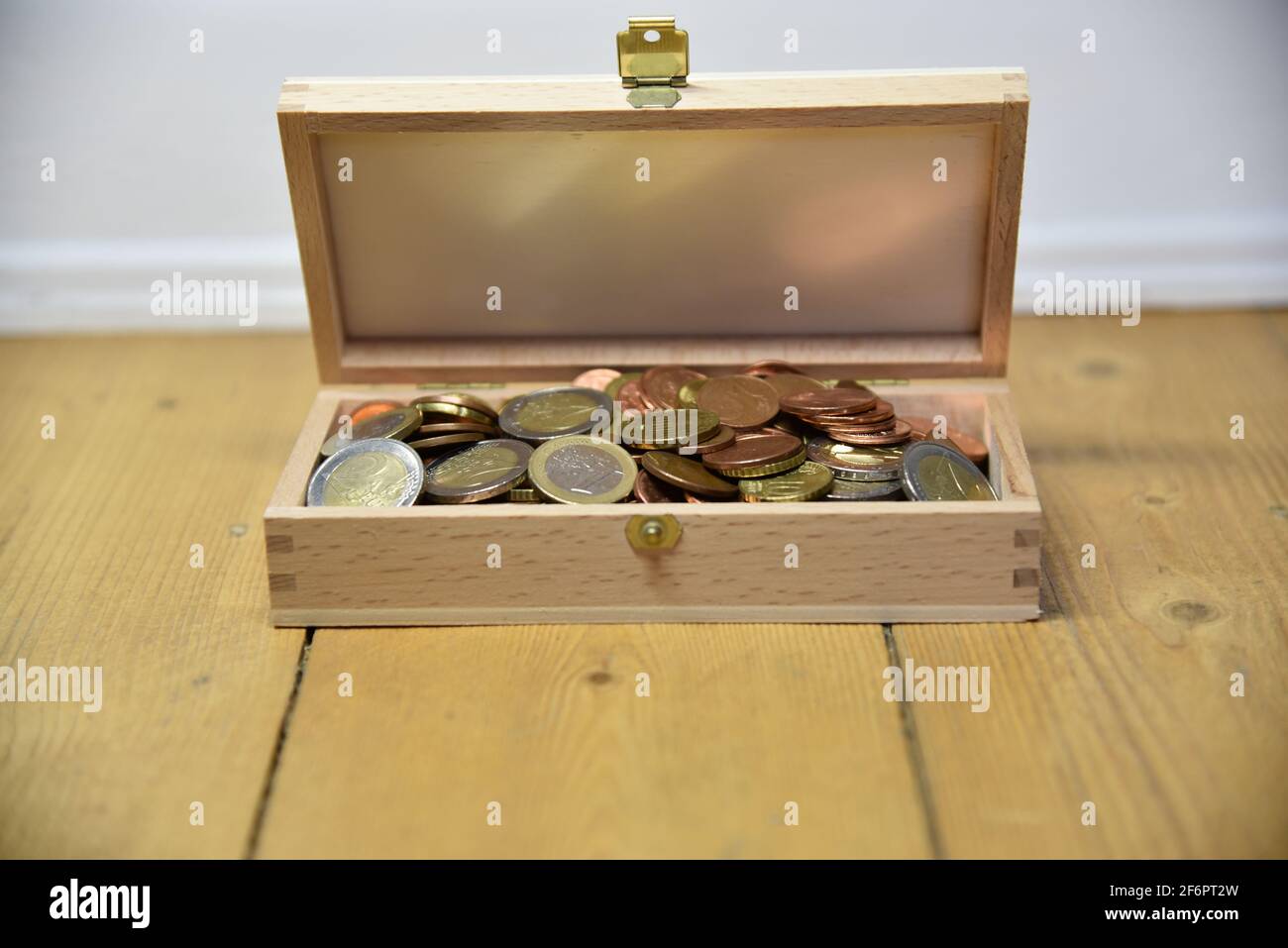 Safe treasury treasure chest hi-res stock photography and images - Alamy