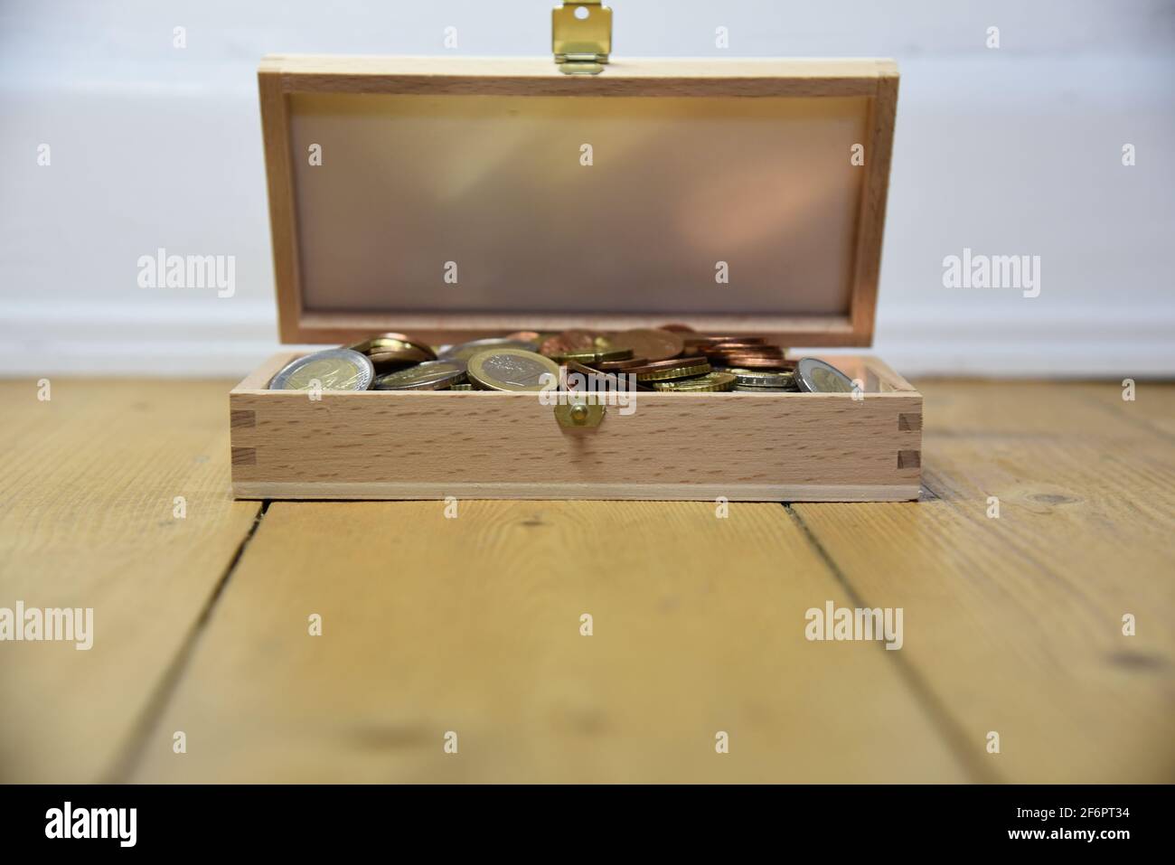 Safe treasury treasure chest hi-res stock photography and images - Alamy