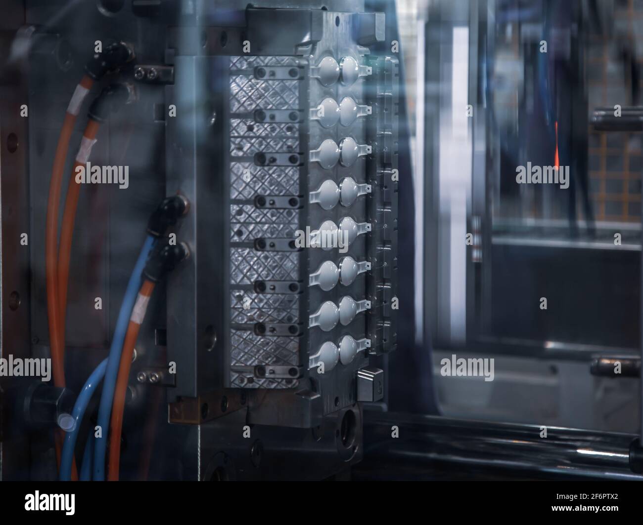 Spoon metal mold hi-res stock photography and images - Alamy