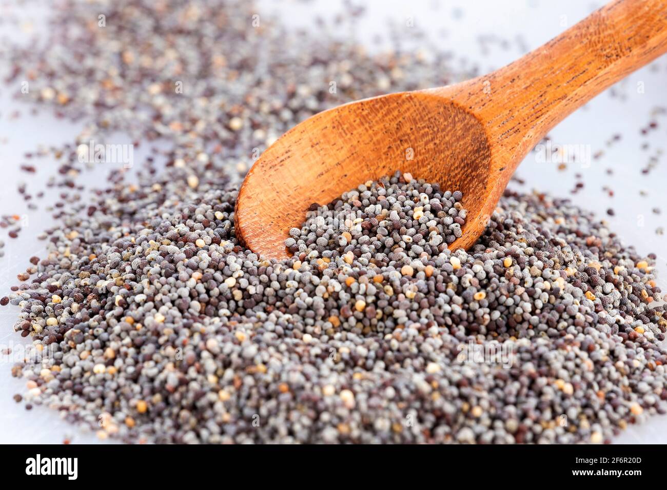 Organic poppy seeds - Papaver somniferum Stock Photo - Alamy