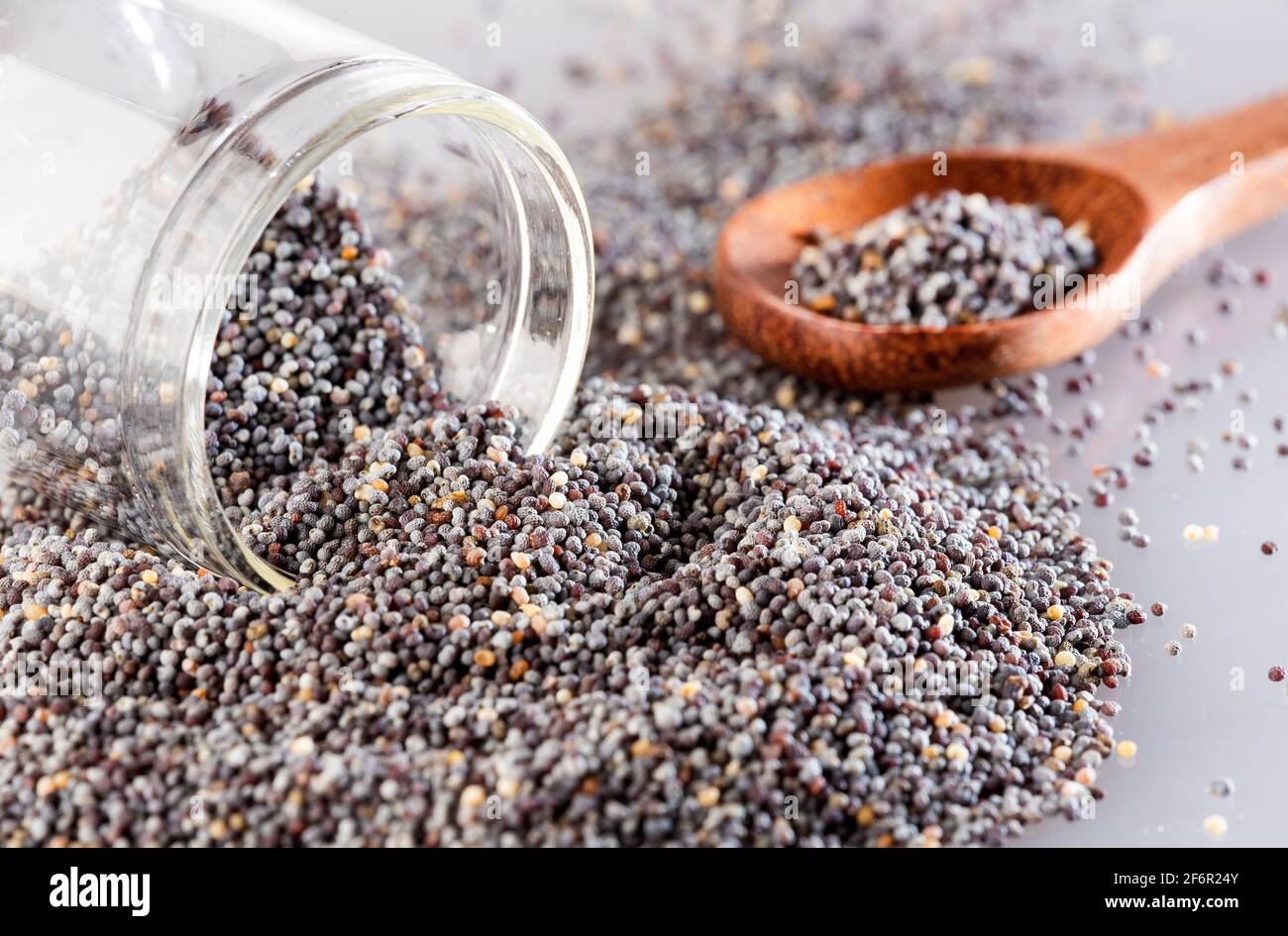 Organic poppy seeds - Papaver somniferum Stock Photo - Alamy