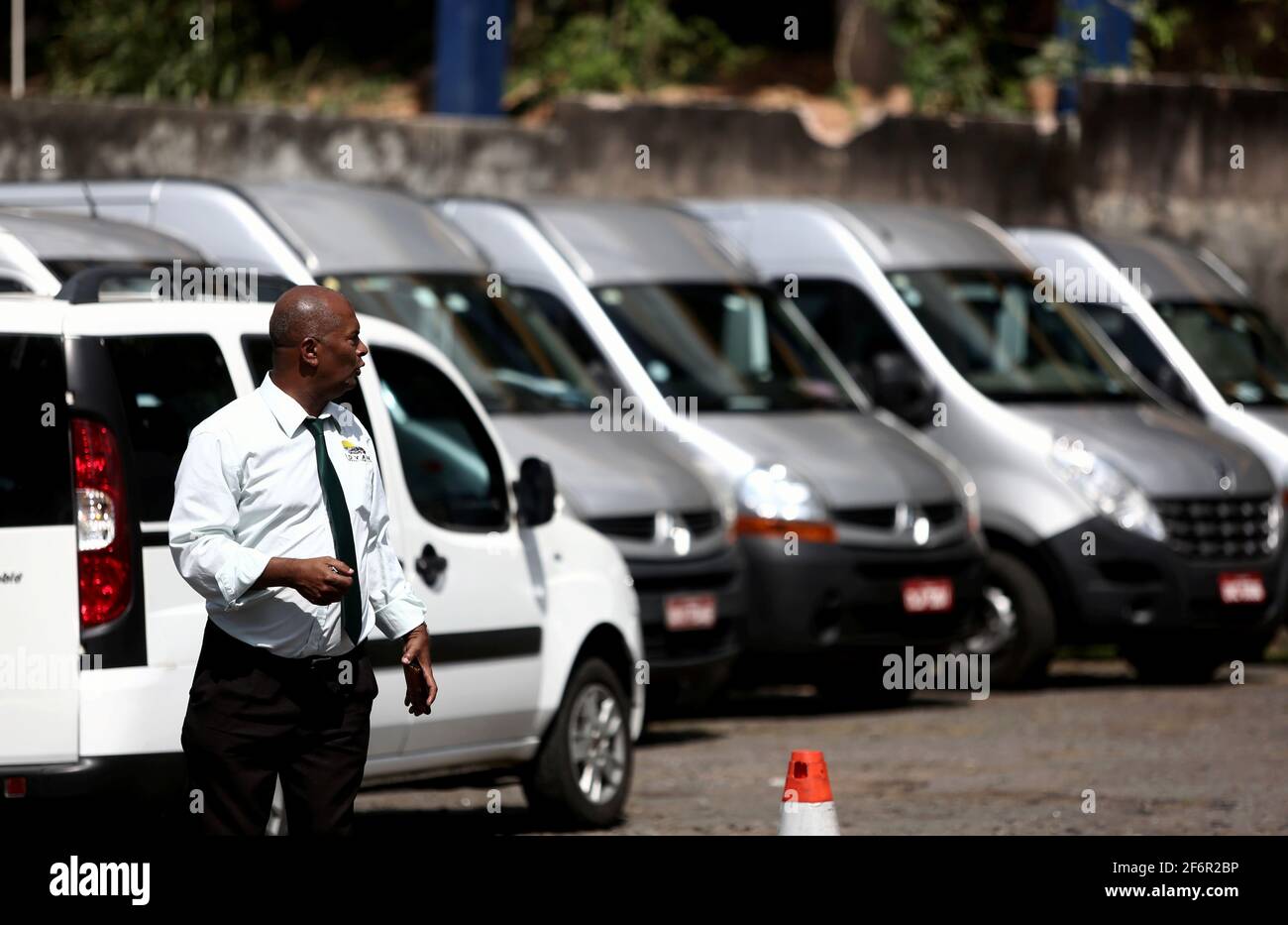Minibus 9 places be hi-res stock photography and images - Alamy