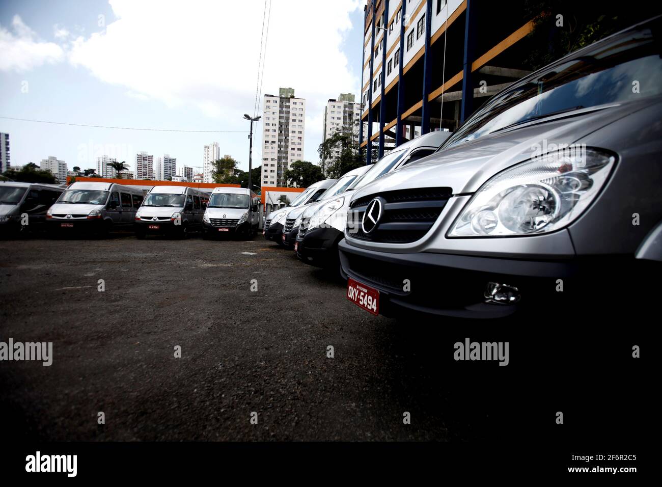 Minibus 9 places be hi-res stock photography and images - Alamy