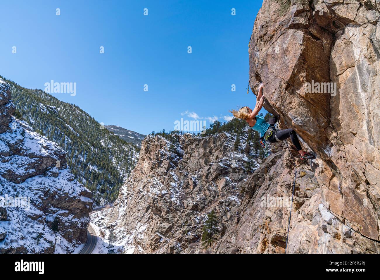 Female rock climber rock face hi-res stock photography and images - Alamy