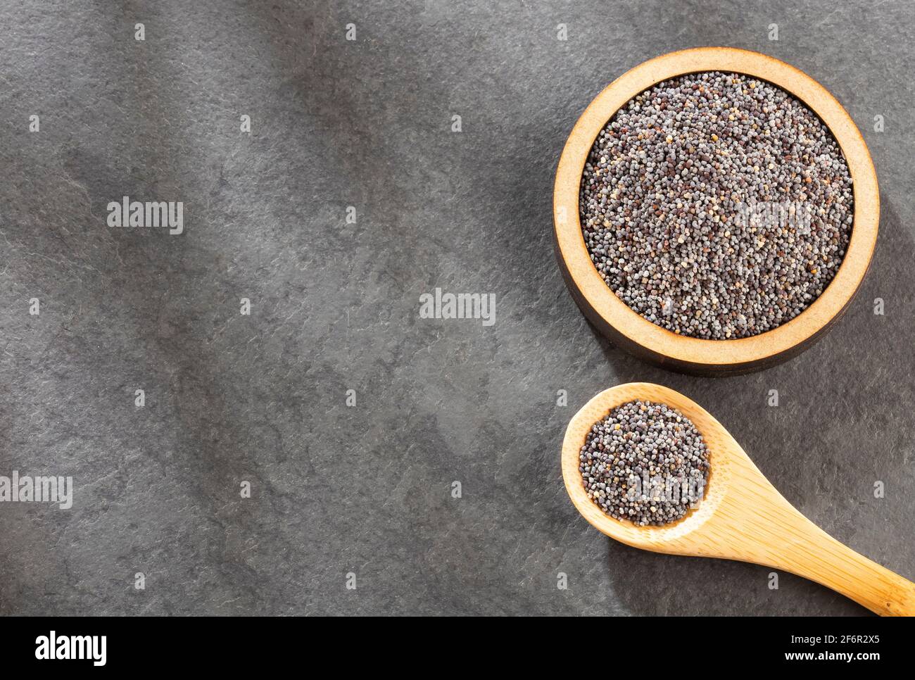 Organic poppy seeds - Papaver somniferum Stock Photo - Alamy