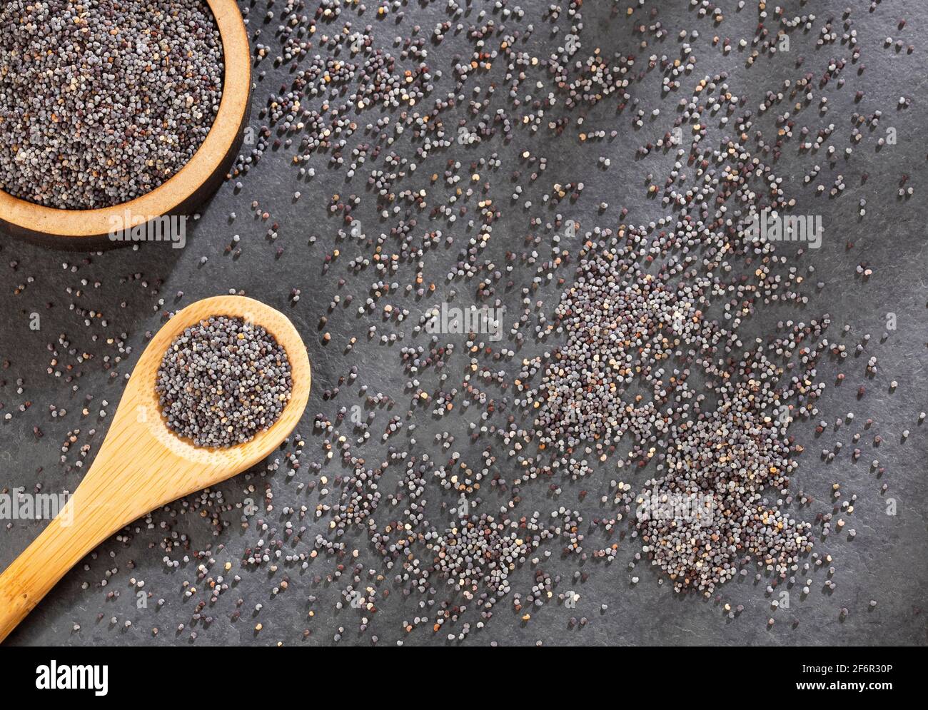 Organic poppy seeds - Papaver somniferum Stock Photo - Alamy