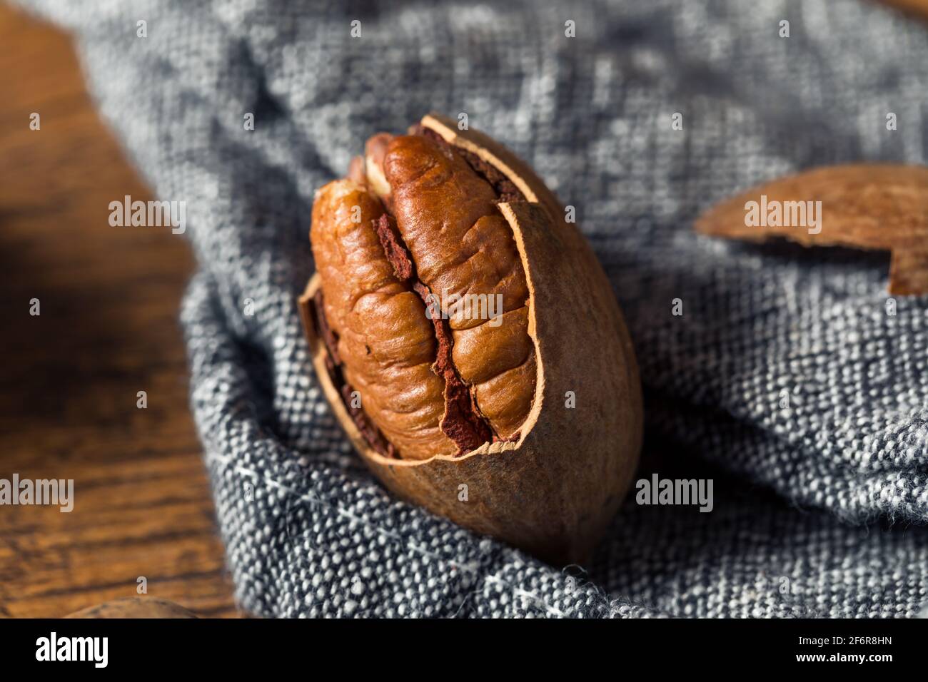 In shell pecan nuts hi-res stock photography and images - Alamy