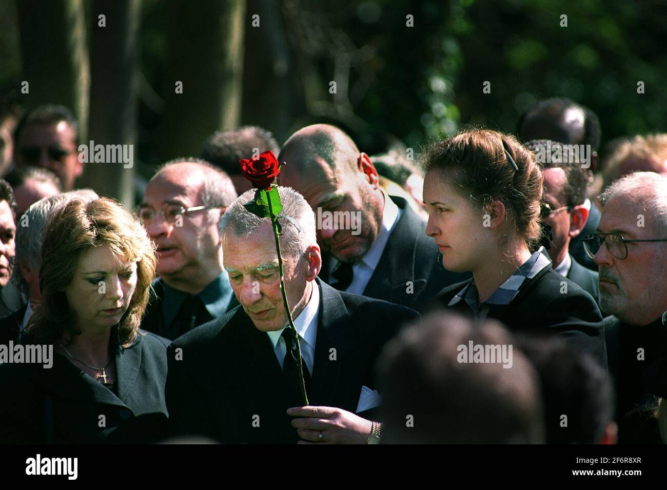 REGGIE KRAY AND WIFE AT CHARLIE KRAY'S FUNERAL IN CHINGFORD Stock Photo ...