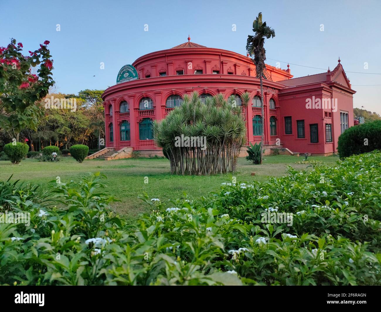 Central library cubbon park hi-res stock photography and images - Alamy