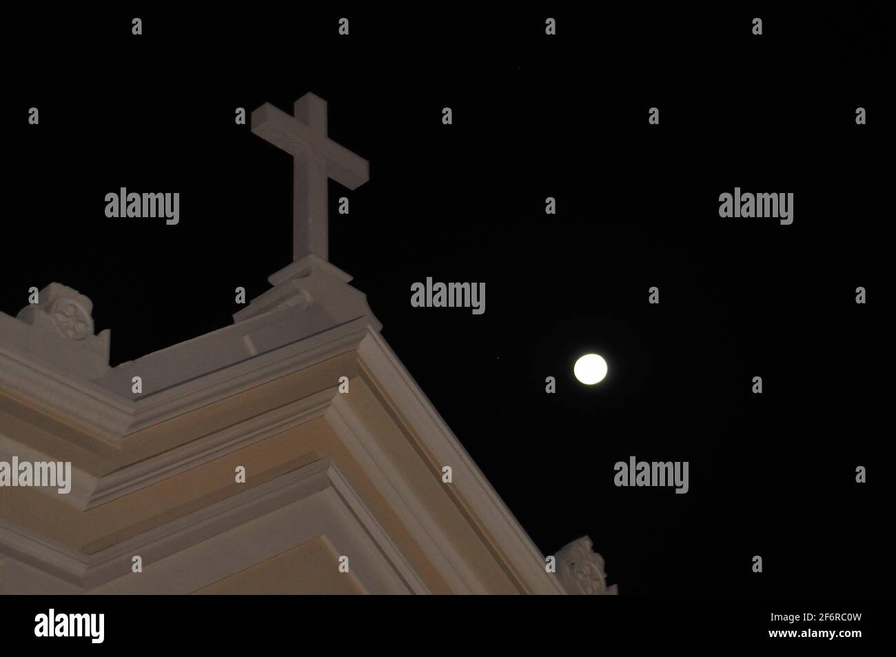 Hide behind hi-res stock photography and images - Alamy