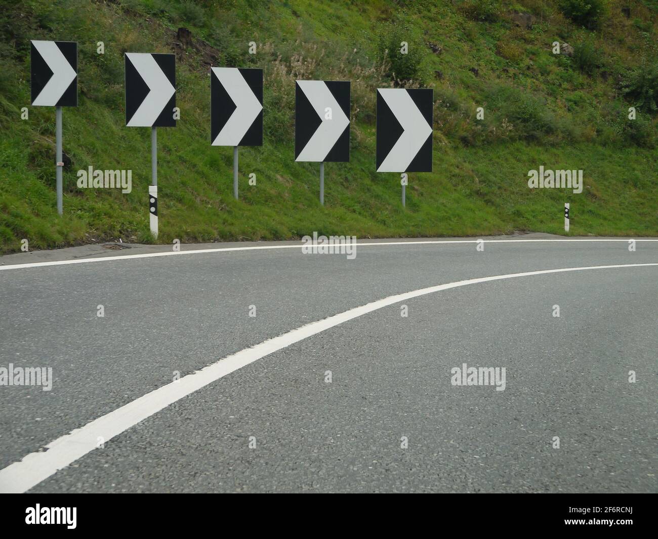 Curve sign hi-res stock photography and images - Alamy