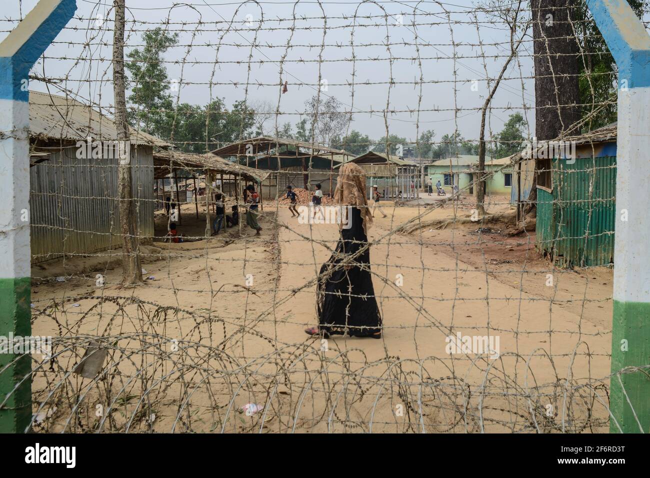 Refugee Camp Fencing Stock Photo - Alamy