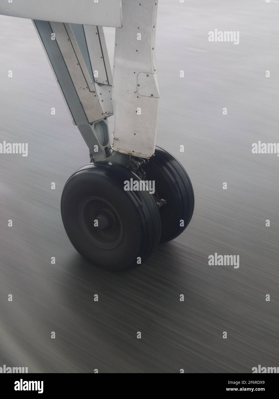 Nose Wheel Landing Gear High Resolution Stock Photography and Images ...