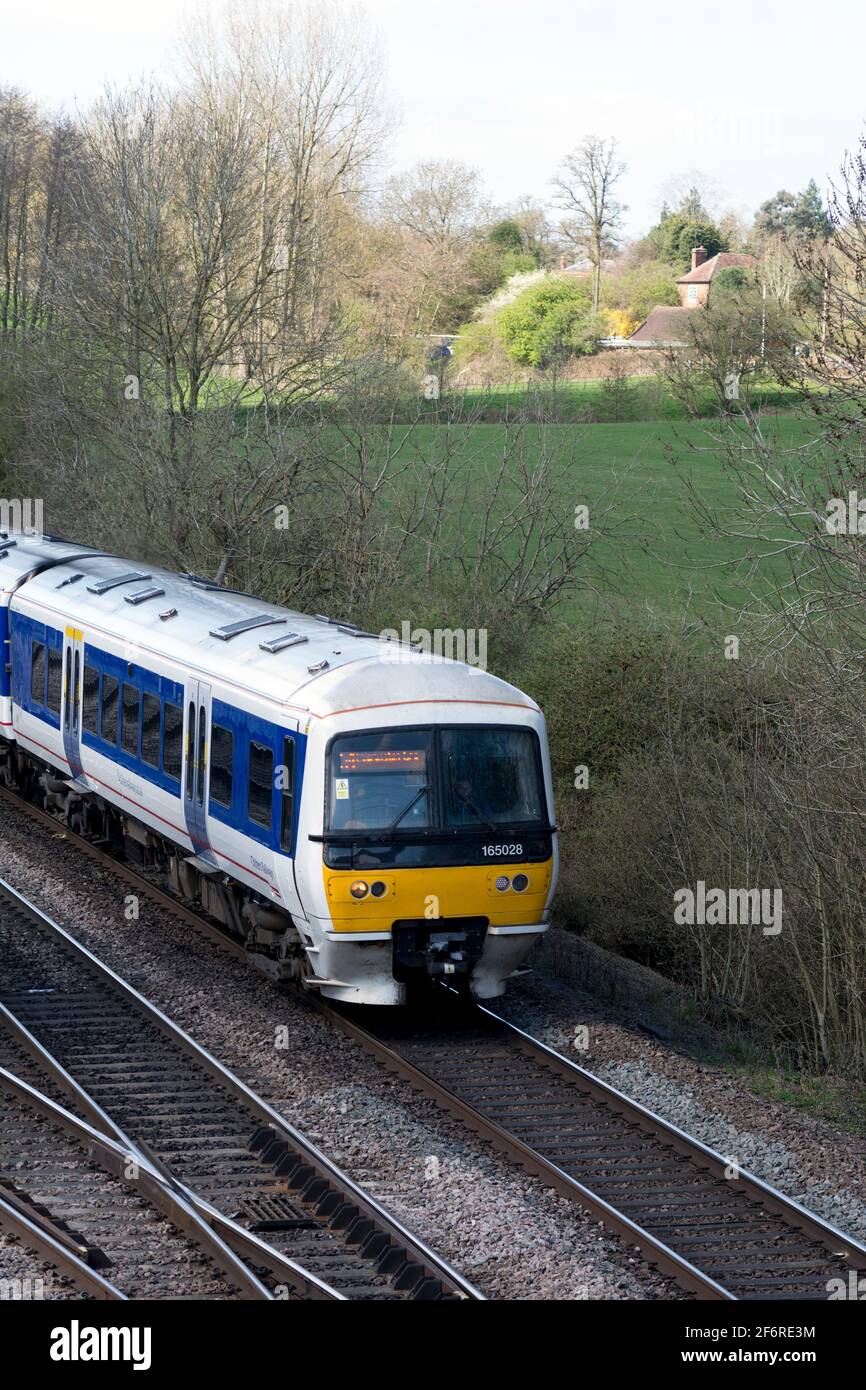 Chiltern Railways class 165 diesel train at Hatton Bank, Warwickshire ...