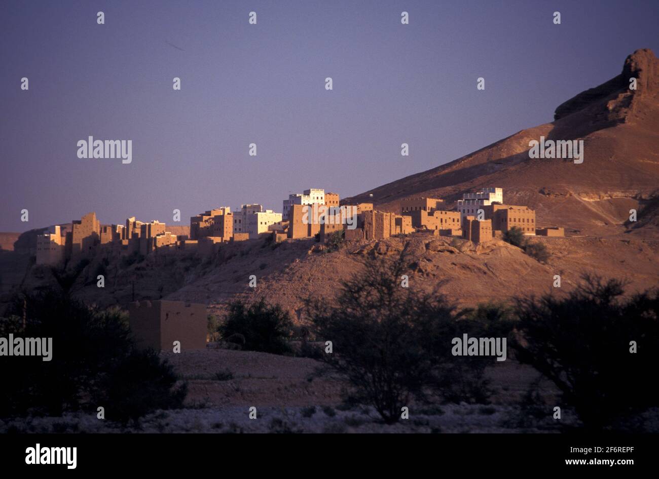 Wadi hadhramaut hi-res stock photography and images - Alamy