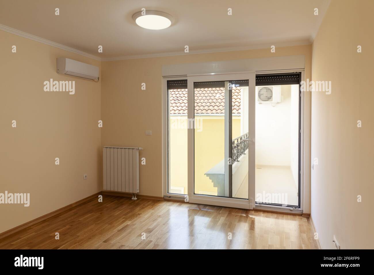 empty room with two windows and parquet Stock Photo - Alamy